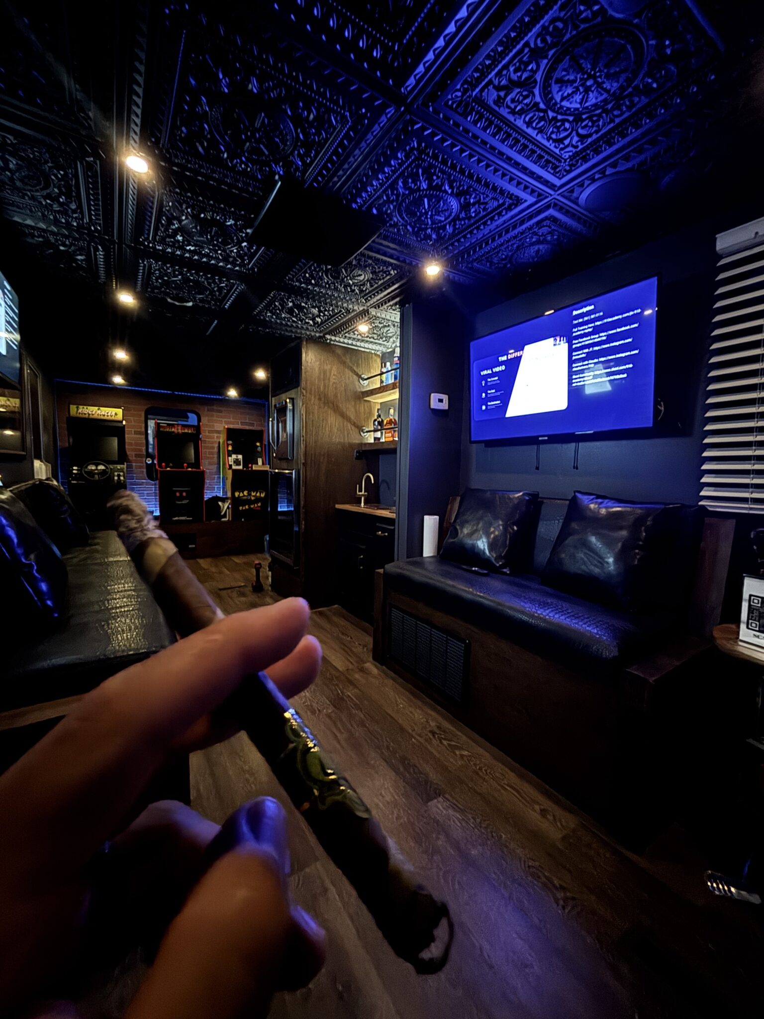 What is a Mobile Cigar Lounge and Why It’s Perfect for Your Next Event ...
